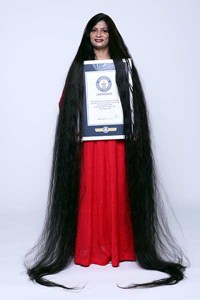 Una mujer india rompe el récord del pelo más largo del mundo con más de ...