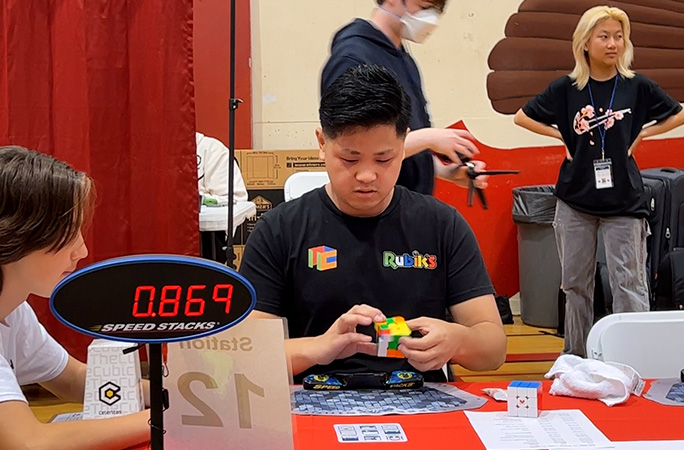 Max Park hace historia al resolver el cubo de rubik en el menor tiempo ...