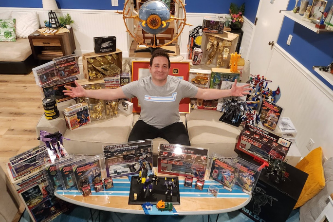 Un superfan de Transformers posee la mayor colección del mundo valorada ...