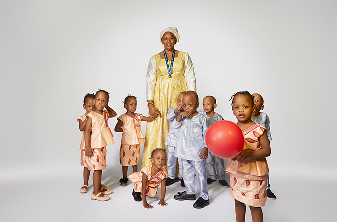 Los maravillosos nonillizos sobrevivientes visitan Italia para aparecer ...