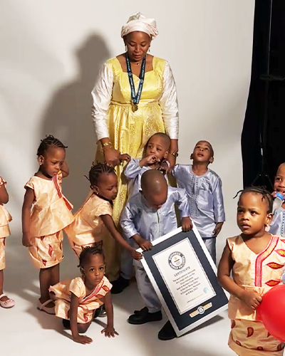 Los maravillosos nonillizos sobrevivientes visitan Italia para aparecer ...