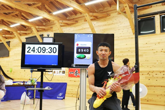 Un japonés bate el récord de casi 9.000 dominadas en 24 horas ...