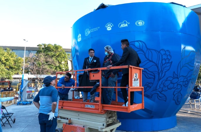 La taza de café mas grande del mundo fue preparada en México | Guinness ...