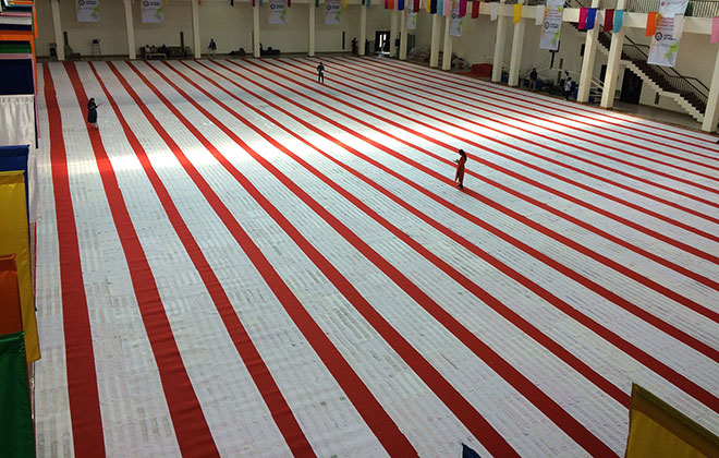 Longest line of sticky notes | Guinness World Records