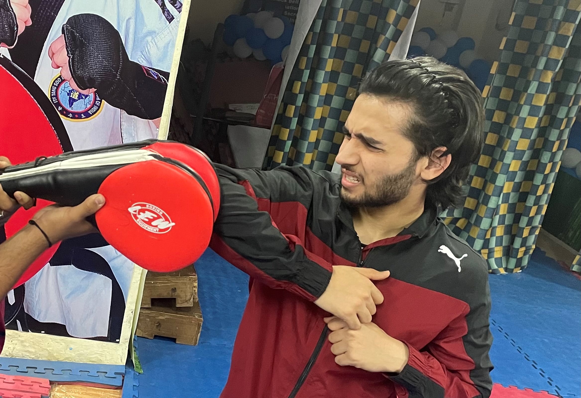 Most full contact elbow strikes in three minutes using alternate elbows ...