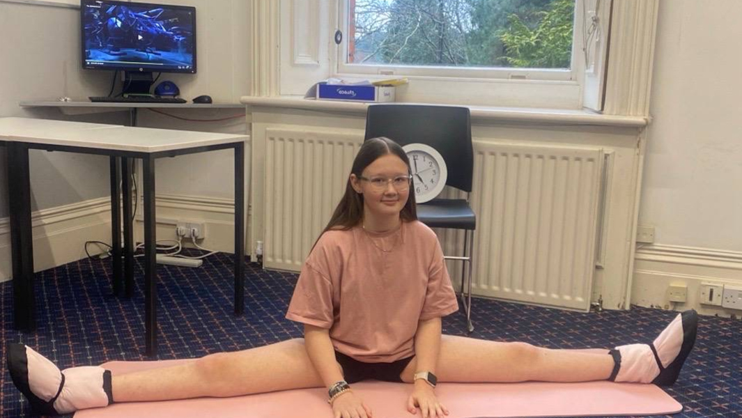 Longest time to hold the centre split pose (Samakonasana) (yoga ...