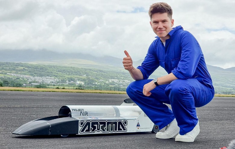 Fastest speed achieved by a remote controlled (RC) jet powered car ...