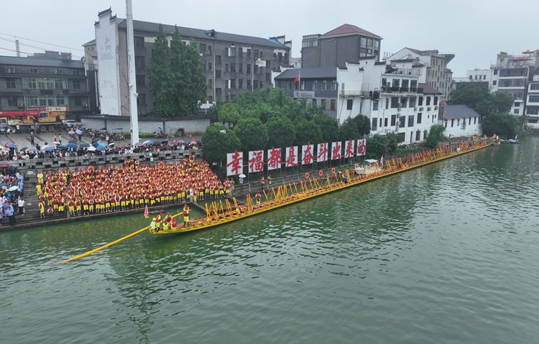 Longest dragon boat | Guinness World Records