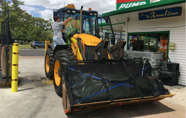 Longest journey in an excavator / digger | Guinness World Records