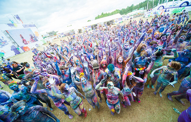 Most people to have their bodies painted simultaneously | Guinness ...